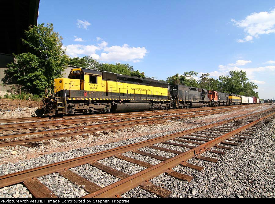 NYSW 3634/WS-4 backing its train thru the mc yard towards the scale